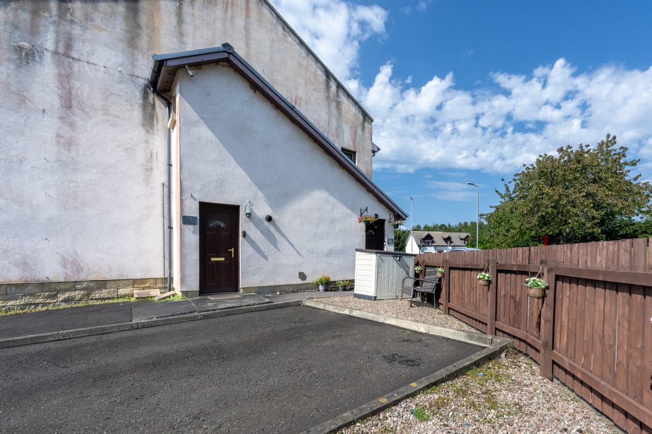 2 bed flat for sale in Main Street, Inverkip, PA16 | McArthur Scott